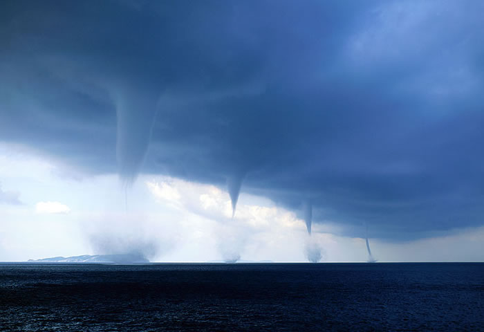4 Simultaneous Waterspouts Over Adriatic