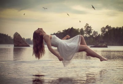 10 Amazing Levitating Woman Images To Blow Your Mind