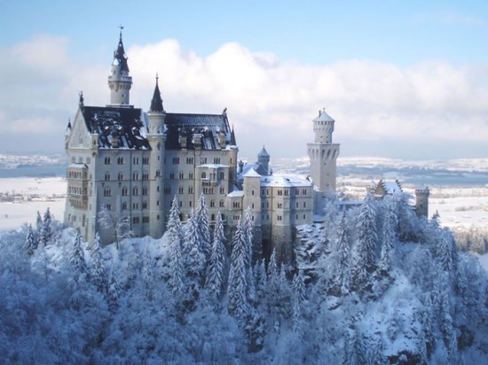 10 Most Amazing Castles And Palaces To Visit Before You Die